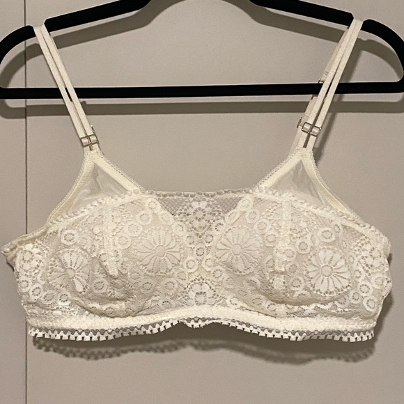 aerie | Intimates & Sleepwear | 4 Aerie Bras 2 Large Bralettes And 2 38 ...